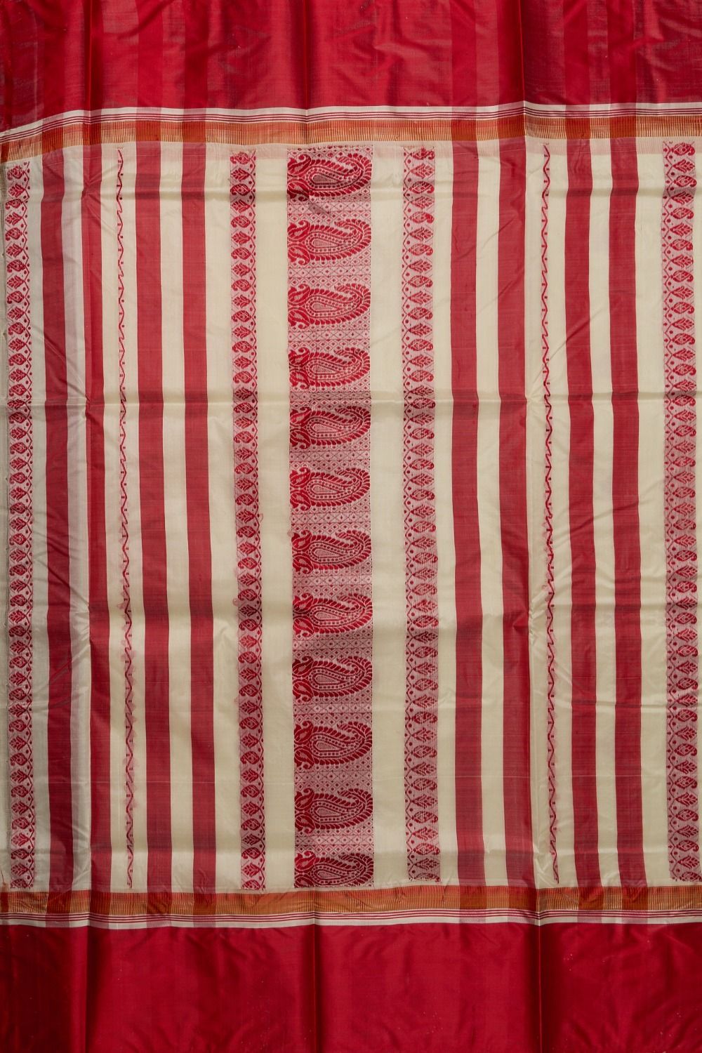 TRADITIONAL PURE GARAD SILK WITH ALL OVER MOTIF WORK